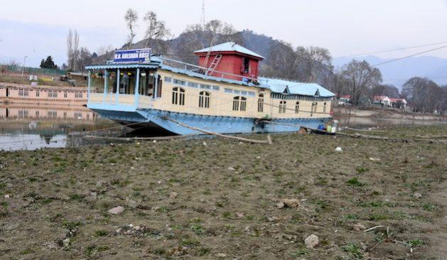 Not Seen in Living Memory: Kashmir’s Rivers Run Dry, Snow Disappears ...